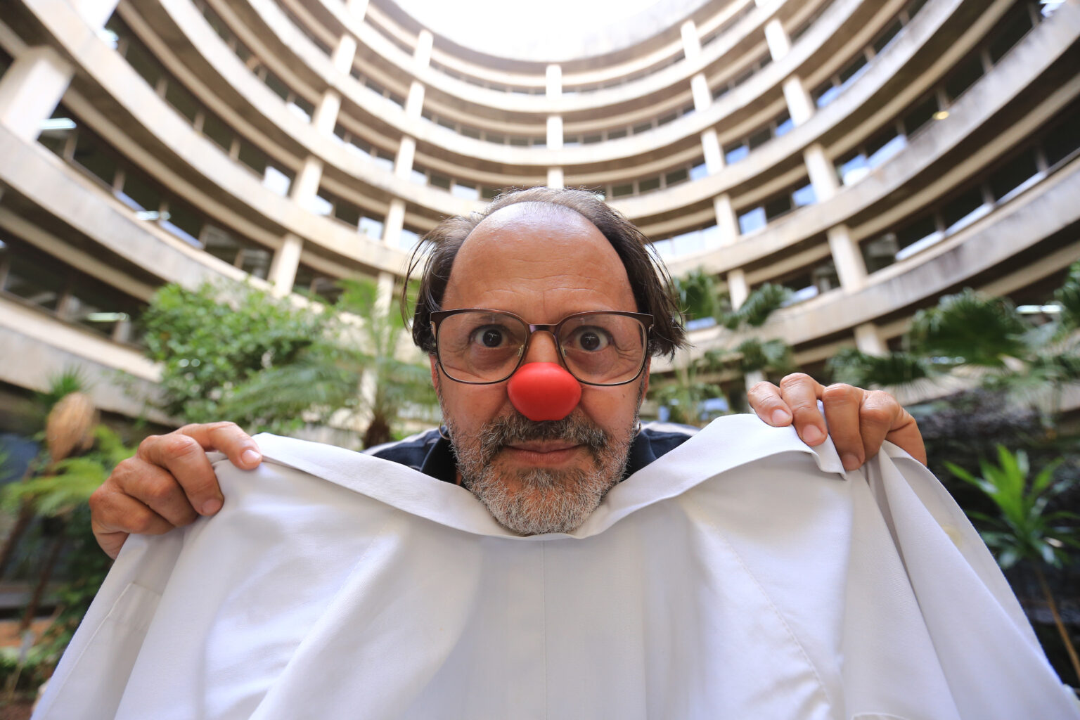 Denis Camargo apresenta palestra gratuita no Teatro dos Ventos | Folha ...